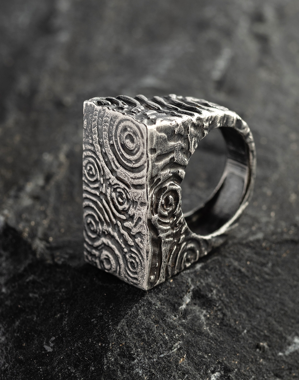 Кольцо Water ripples signet от OUTBREAK JEWELRY купить за 15000 руб в ...